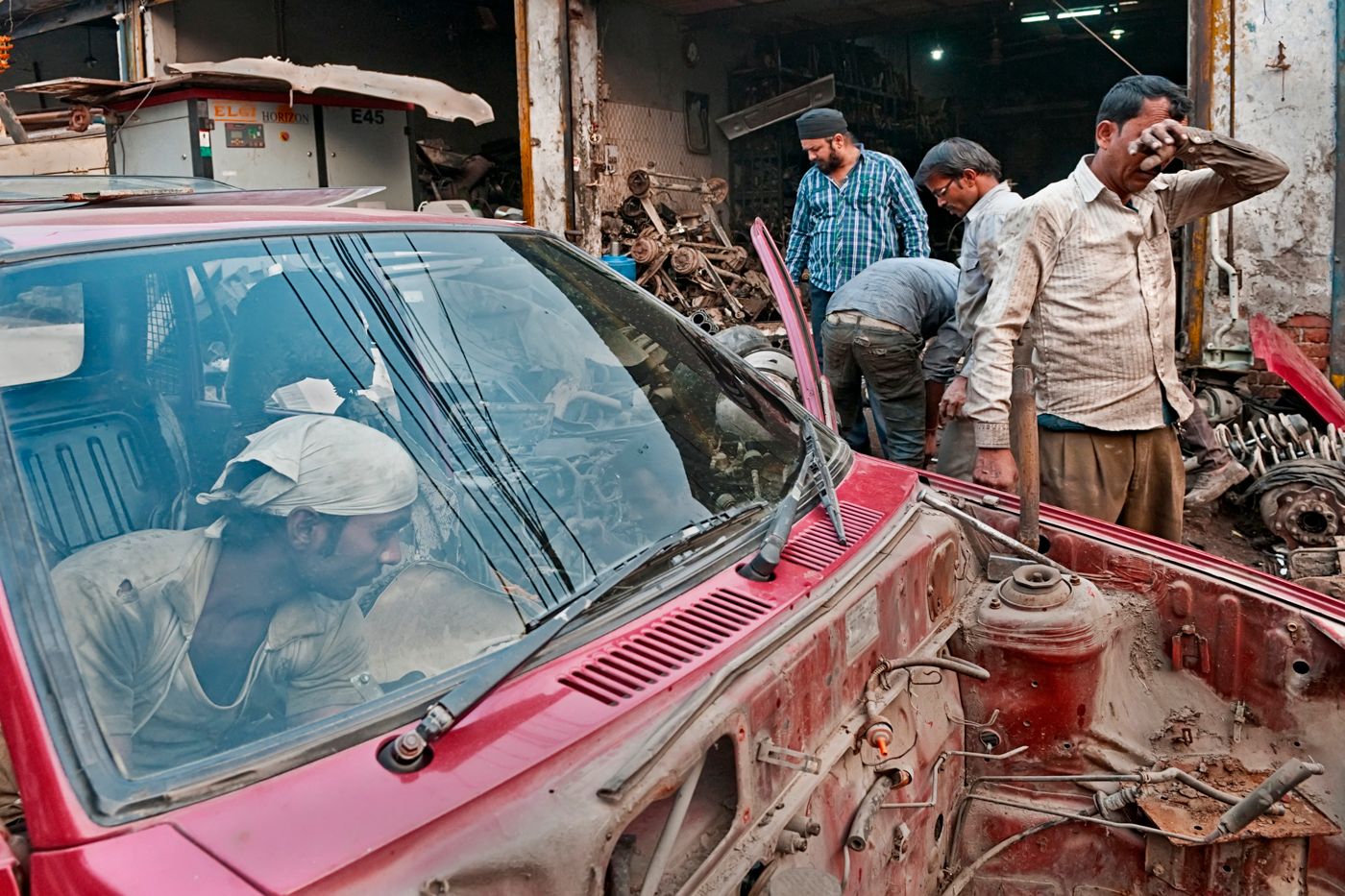 Mayapuri Scrap Market Photos by Woman Photojournalist Saumya Khandelwal